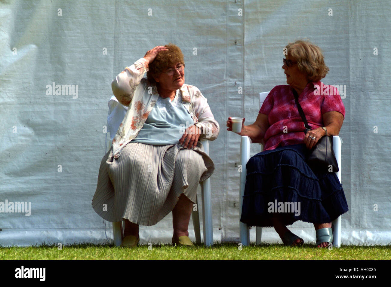 two women sitting talking Stock Photo - Alamy