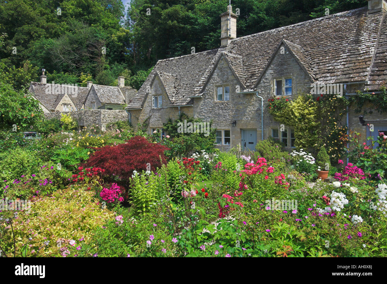 traditional pretty country cottages and flower gardens in the ...