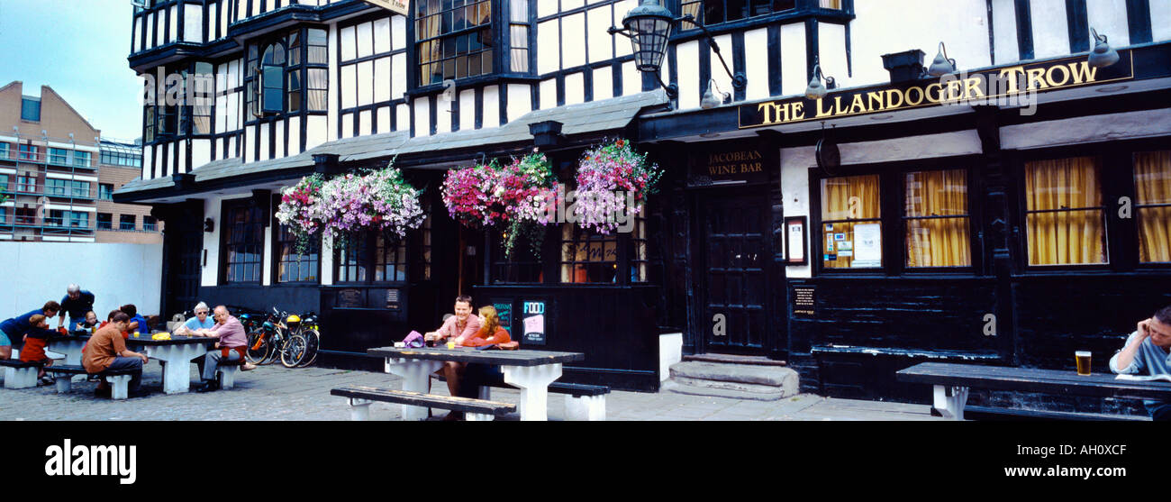 Trow hi-res stock photography and images - Alamy