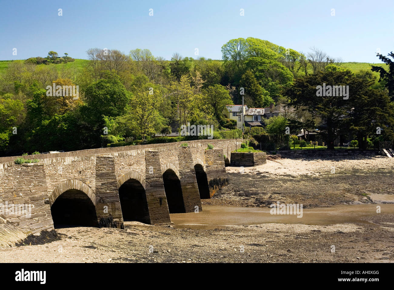 UK Devon Kingsbridge old stone bridge over the estuary Stock Photo - Alamy