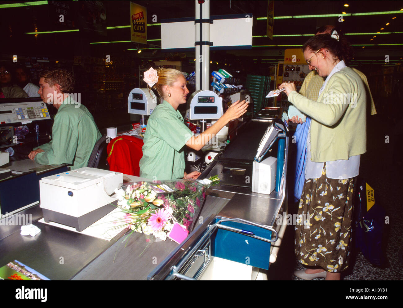 Safeways Supermarket Customer Paying At Check Out Stock Photo - Alamy