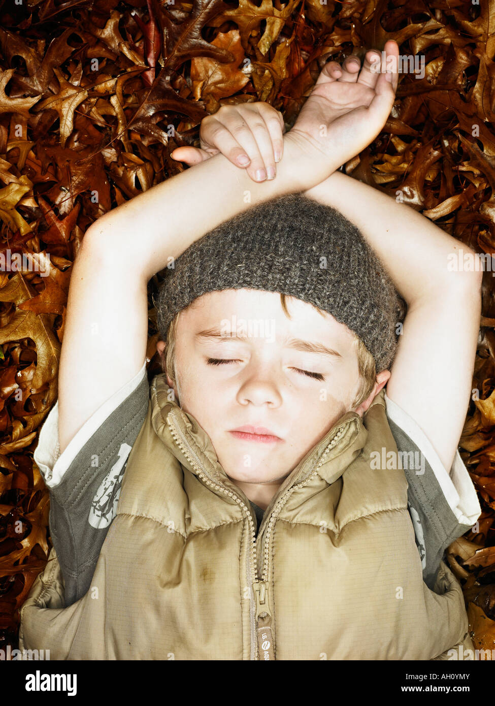 Child asleep outside hi-res stock photography and images - Alamy