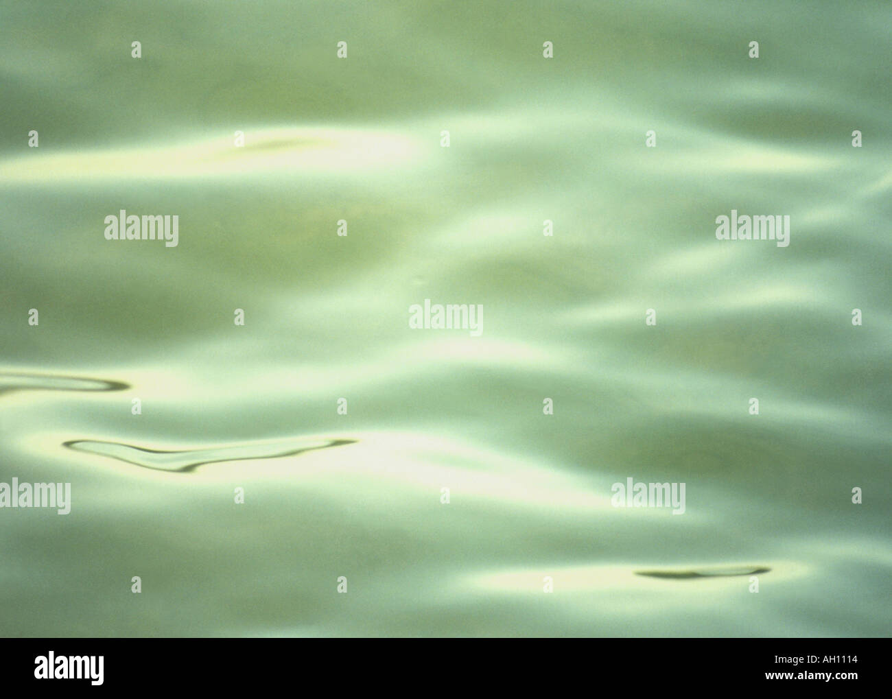 Textural green water reflections and ripples on lake surface Stock ...