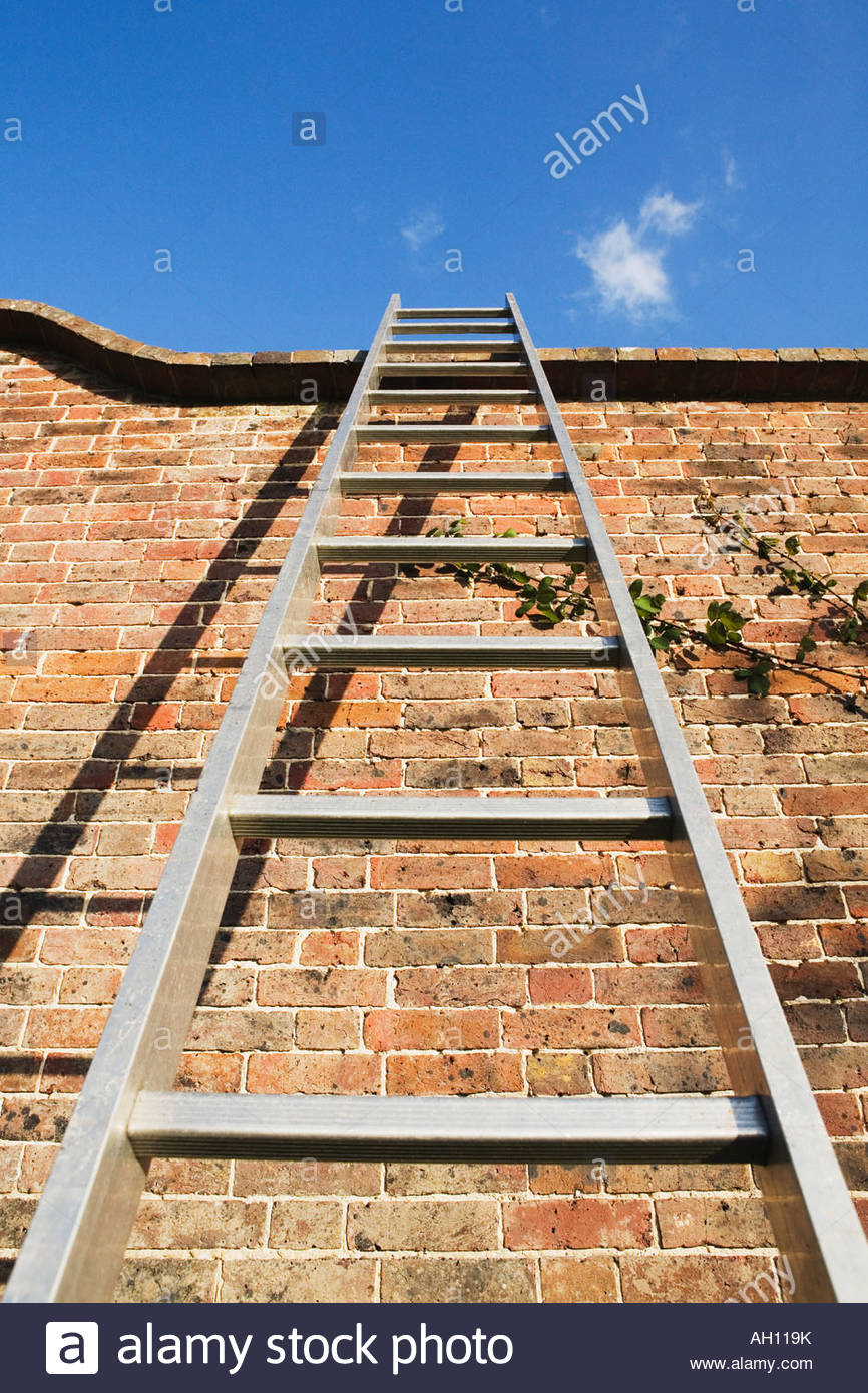 Ladder Leaning Wall Stock Photos & Ladder Leaning Wall Stock Images - Alamy