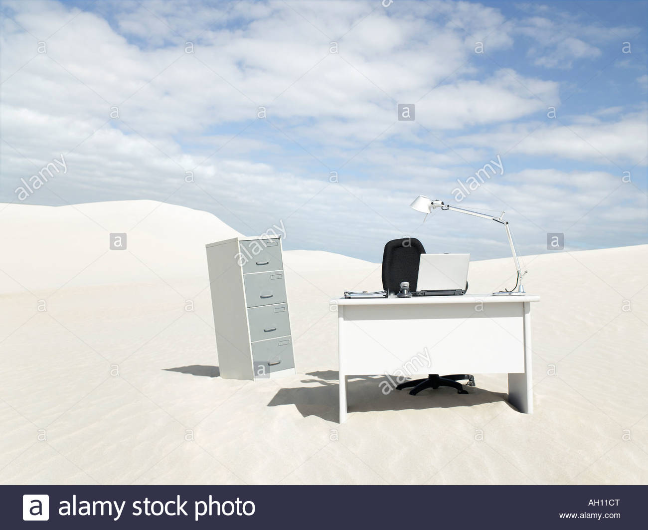 Vacant Office Desk Stock Photos & Vacant Office Desk Stock Images - Alamy