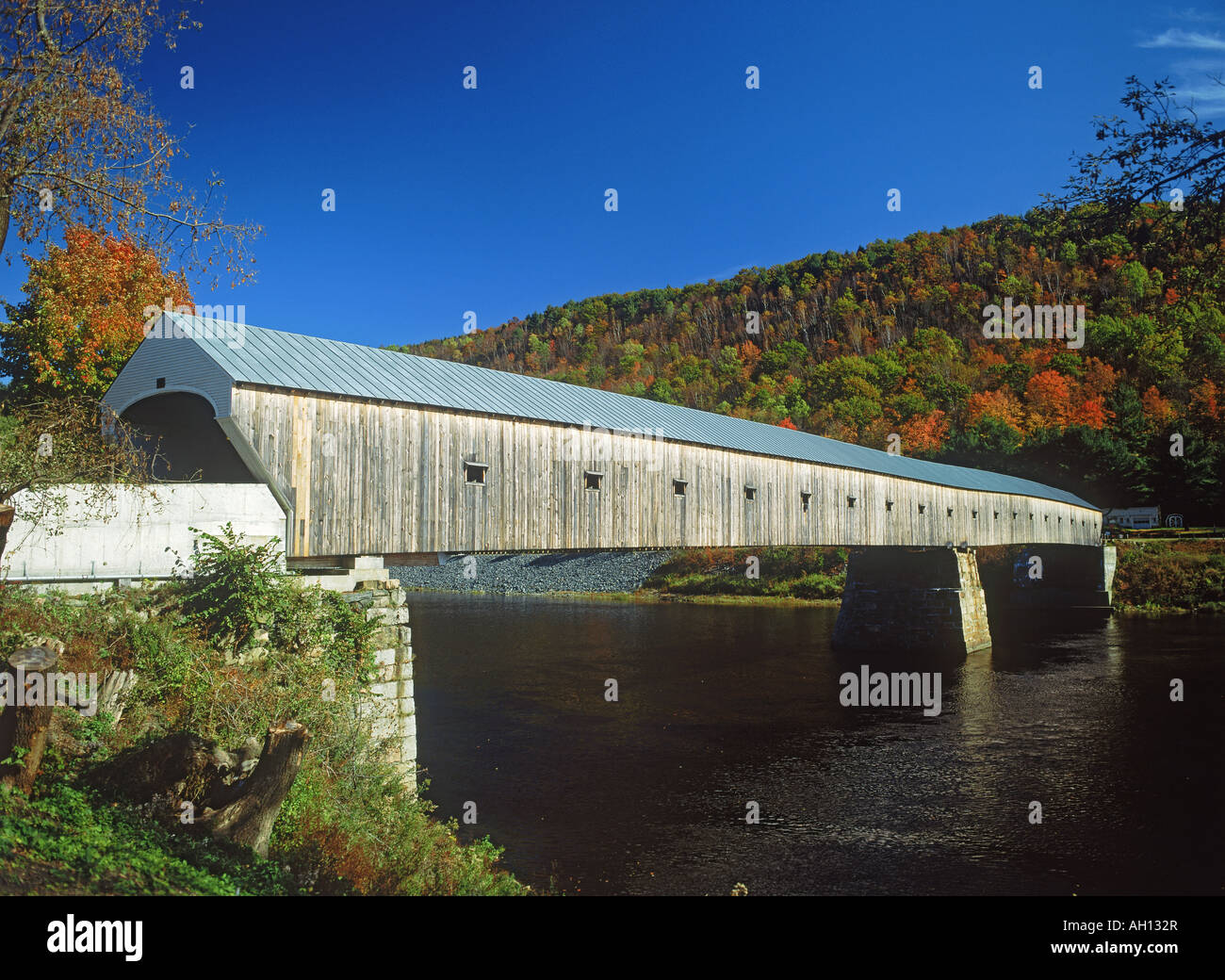 Covered bridges connecticut river hi-res stock photography and images ...