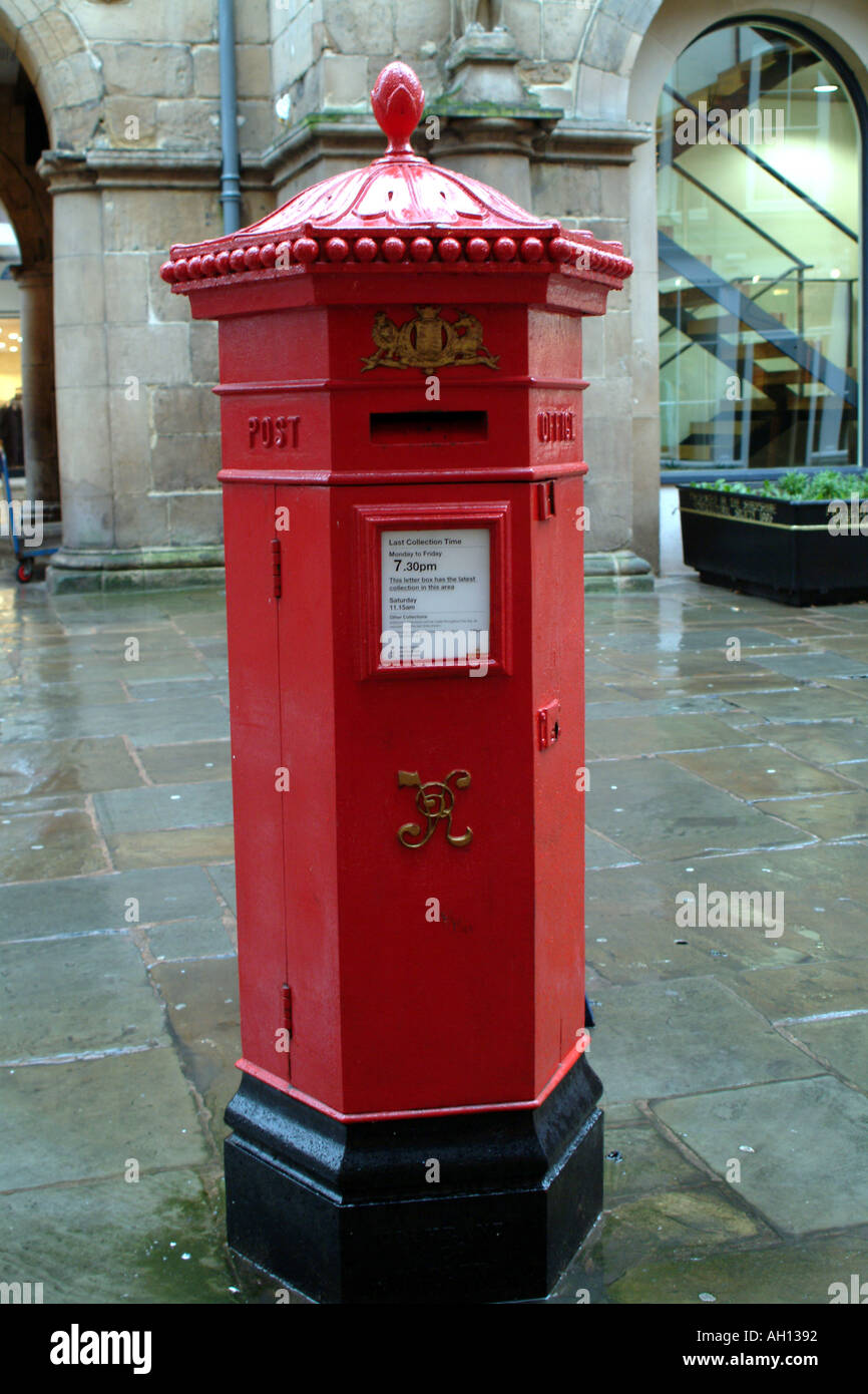 Postbox Letter Box Royal Mail Shrewsbury Stock Photo - Alamy