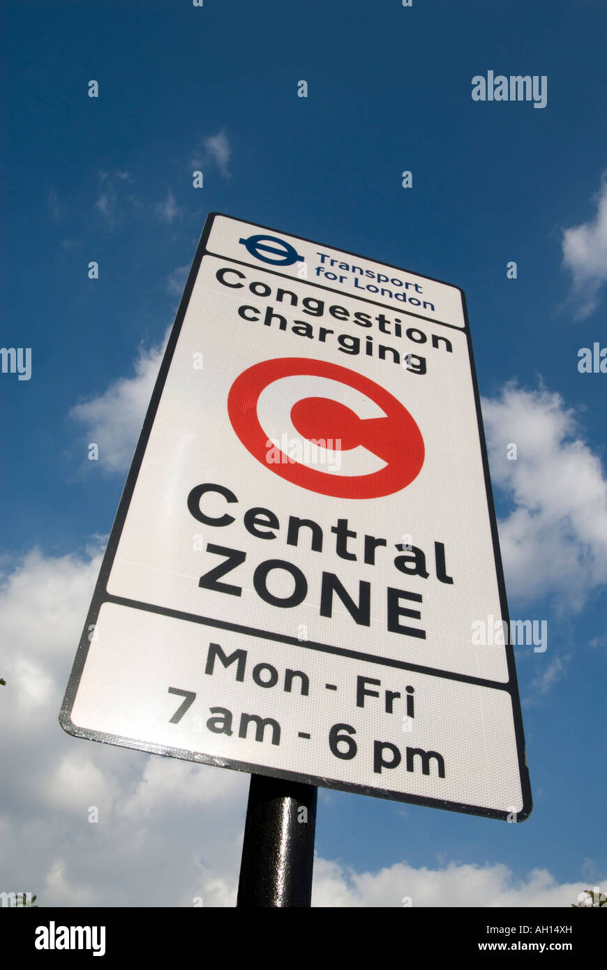 Congestion charge signs hi-res stock photography and images - Alamy