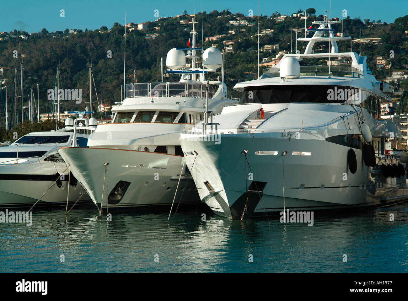 Super yachts hi-res stock photography and images - Alamy