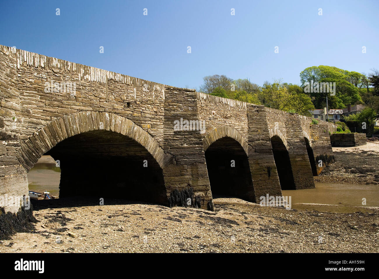 UK Devon Kingsbridge old stone bridge over the estuary Stock Photo - Alamy