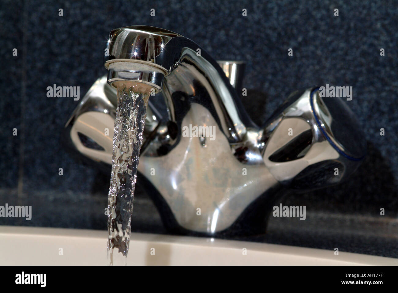 Taps Running Water Stock Photo - Alamy