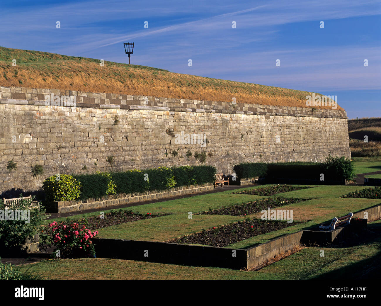 Elizabethan town wall berwick upon tweed on hi-res stock photography ...