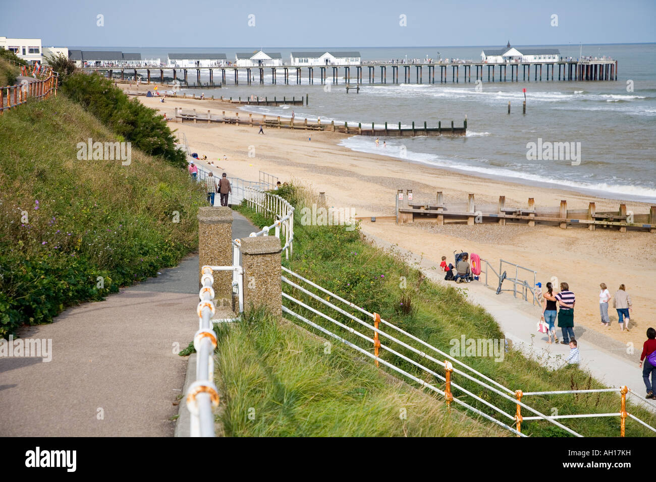 Southwold promenade beach and pier Stock Photo - Alamy