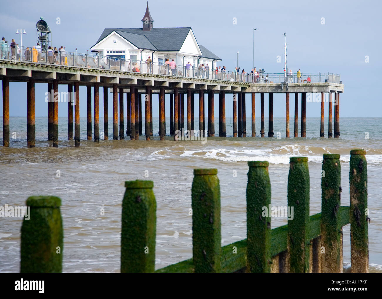 Southwold pier and seaweed covered groyne Stock Photo - Alamy