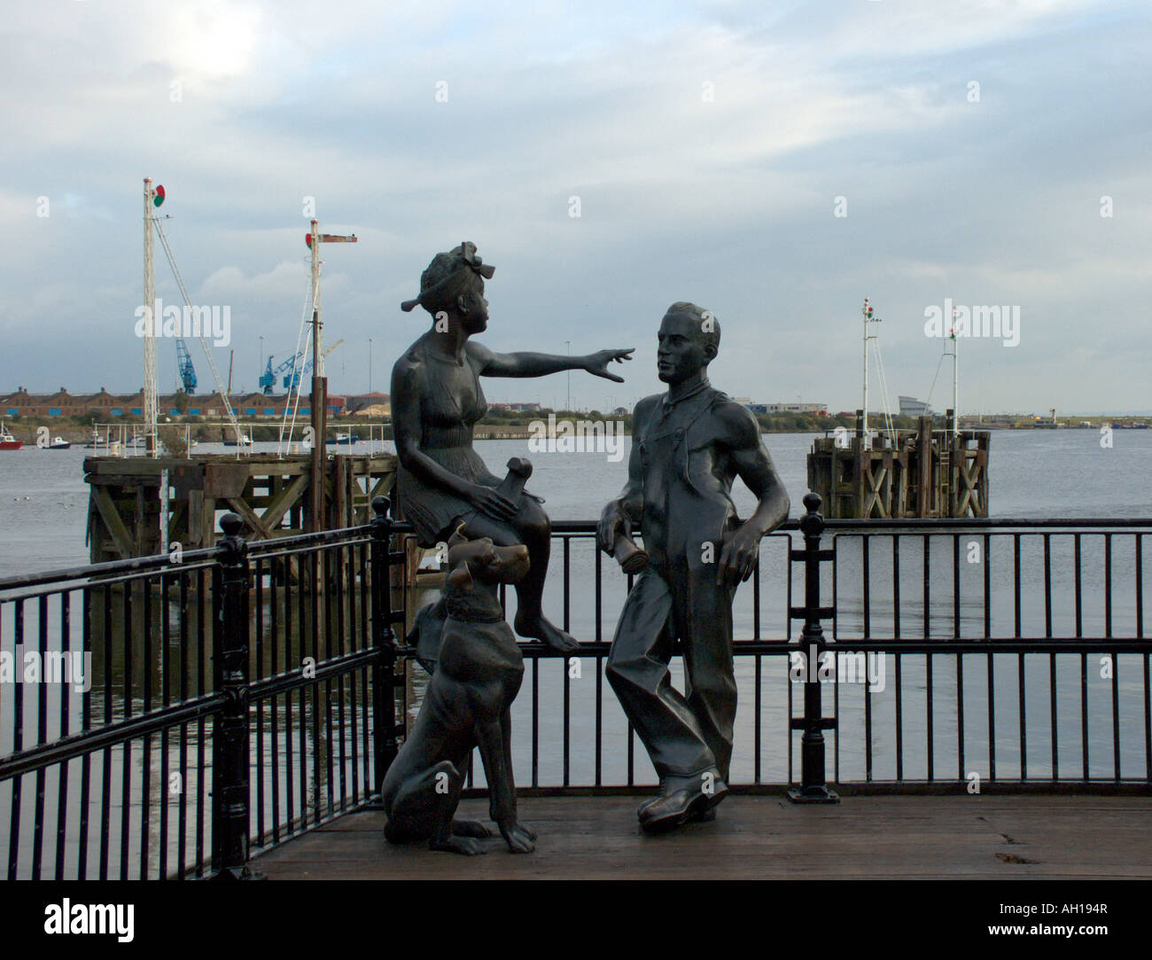 Water sculpture cardiff bay hi-res stock photography and images - Alamy