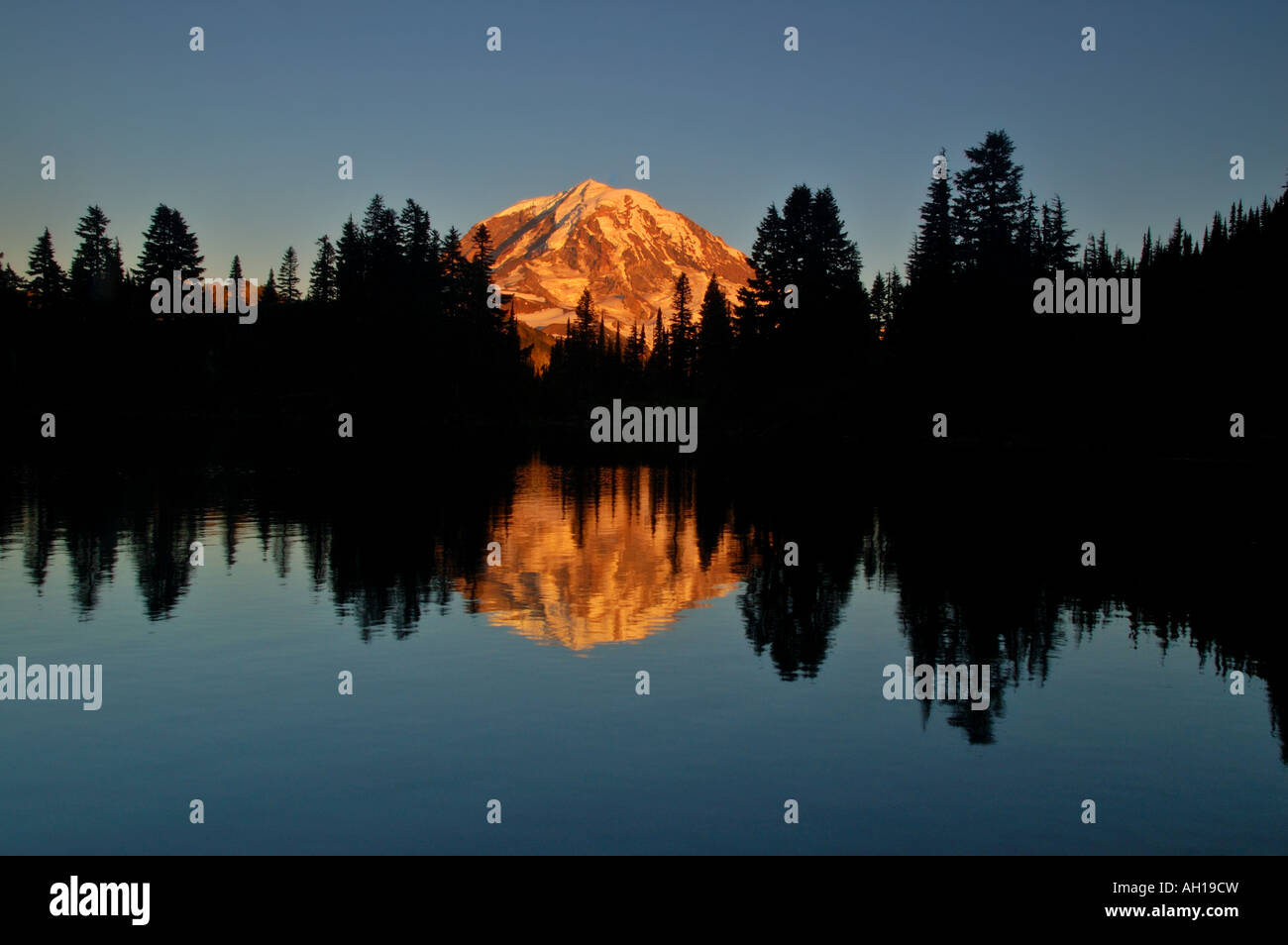 Mt rainier sunset lake hi-res stock photography and images - Alamy