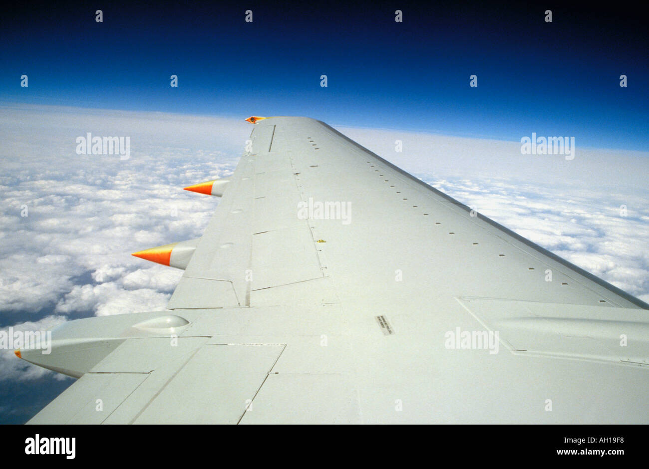 Aircraft wing on a Boeing 737 Stock Photo - Alamy