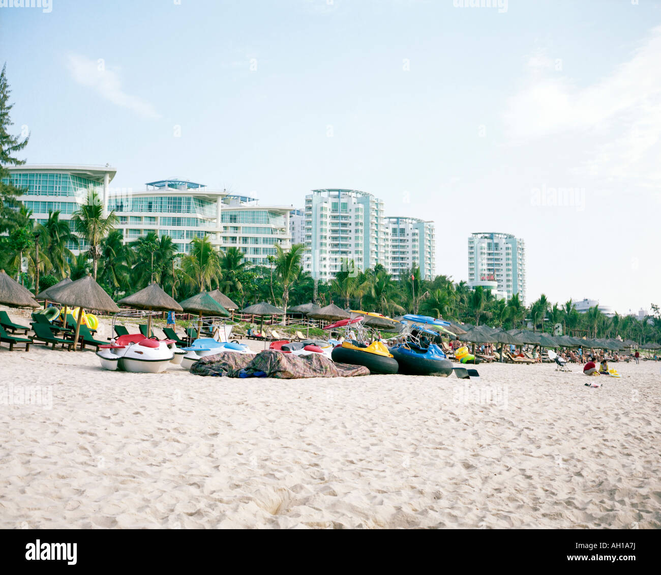 Beach at Dadonghai, Sanya, China Stock Photo - Alamy