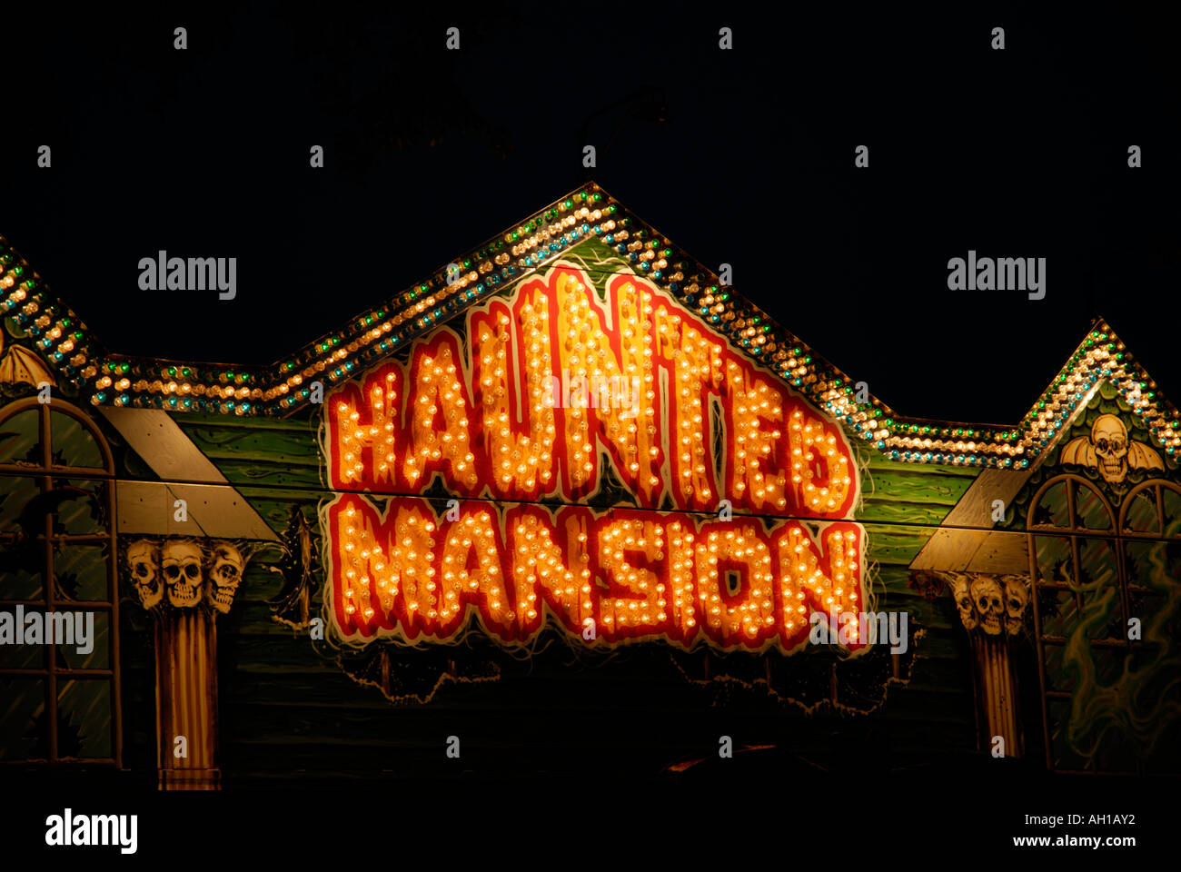 Carnival haunted house hi-res stock photography and images - Alamy