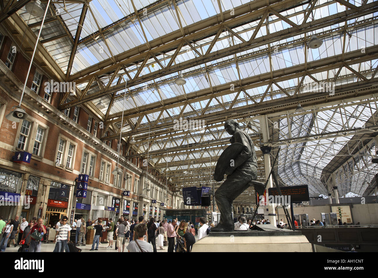 Waterloo station london roof hi-res stock photography and images - Alamy