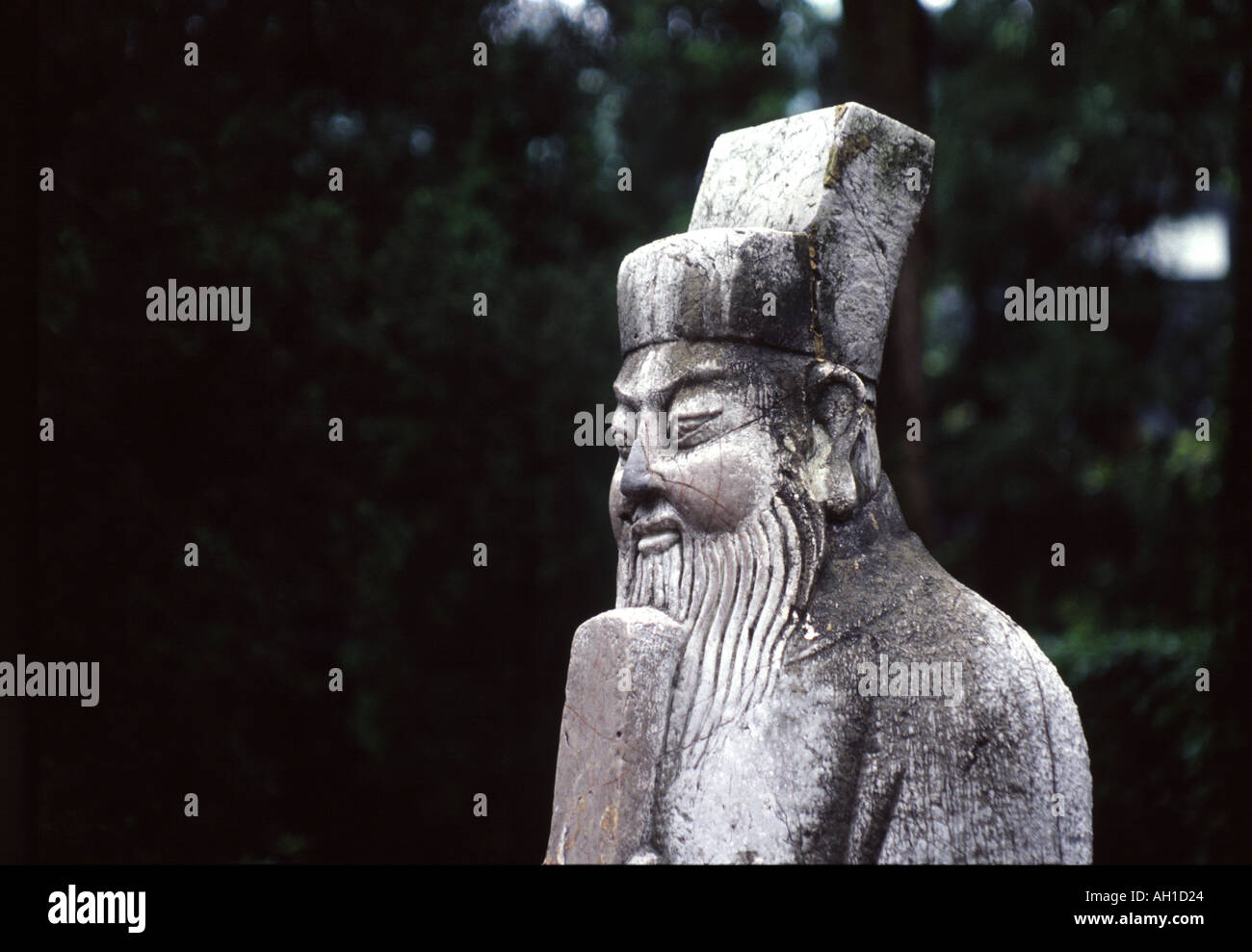 Carved ancestor figure hi-res stock photography and images - Alamy