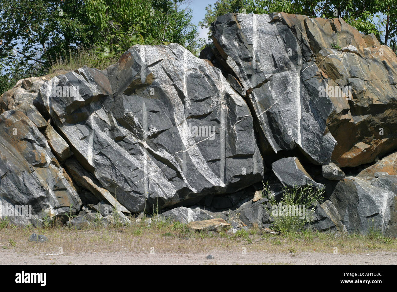 rock cut by road revealing aesthetic patterns inside Stock Photo - Alamy