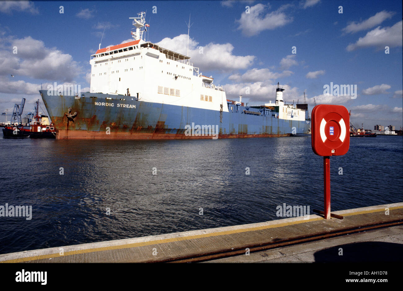 Port of tilbury hi-res stock photography and images - Alamy