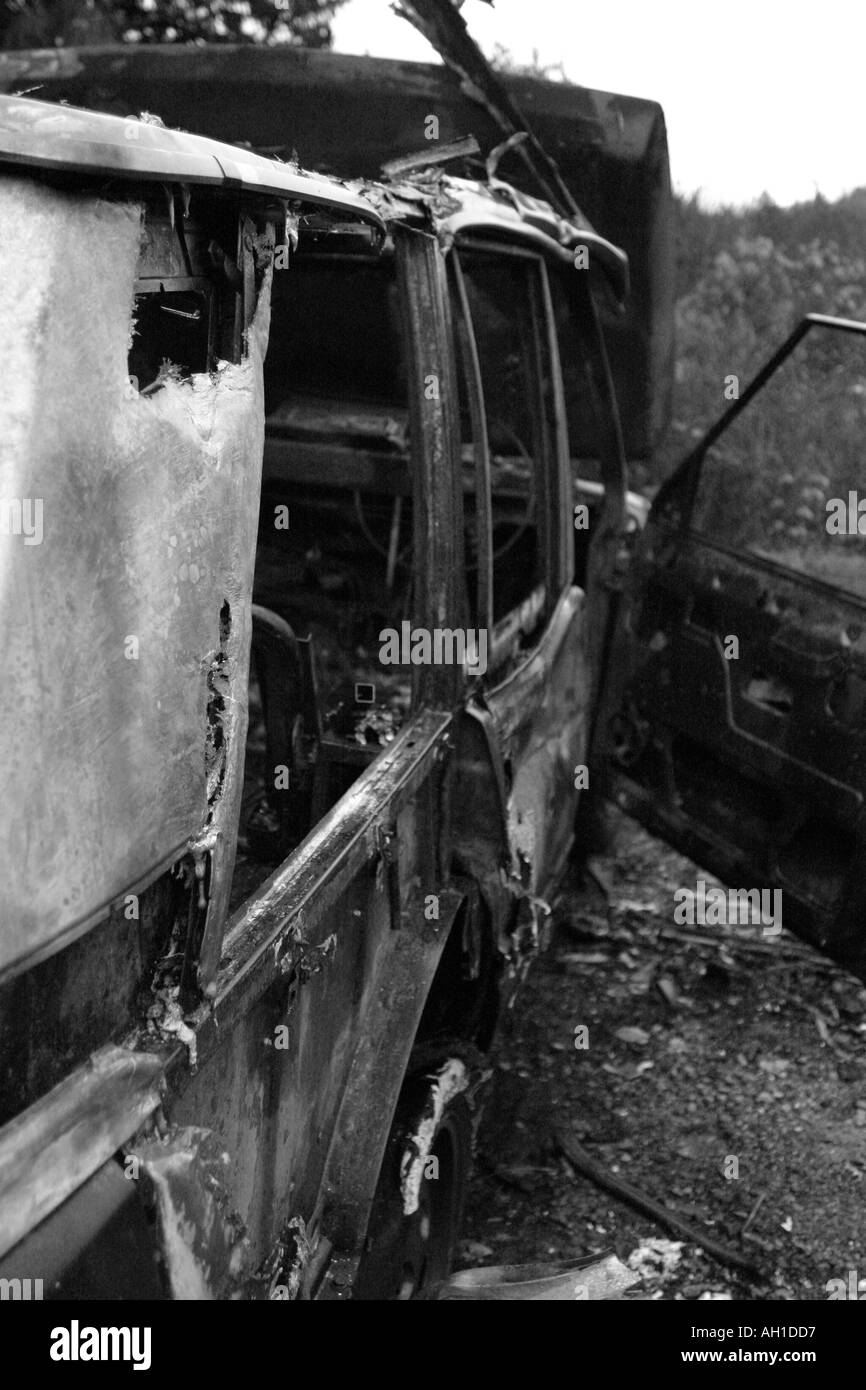 Derelict land rover hi-res stock photography and images - Alamy