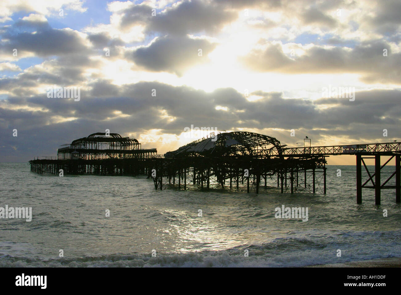 old brighton pier Stock Photo - Alamy