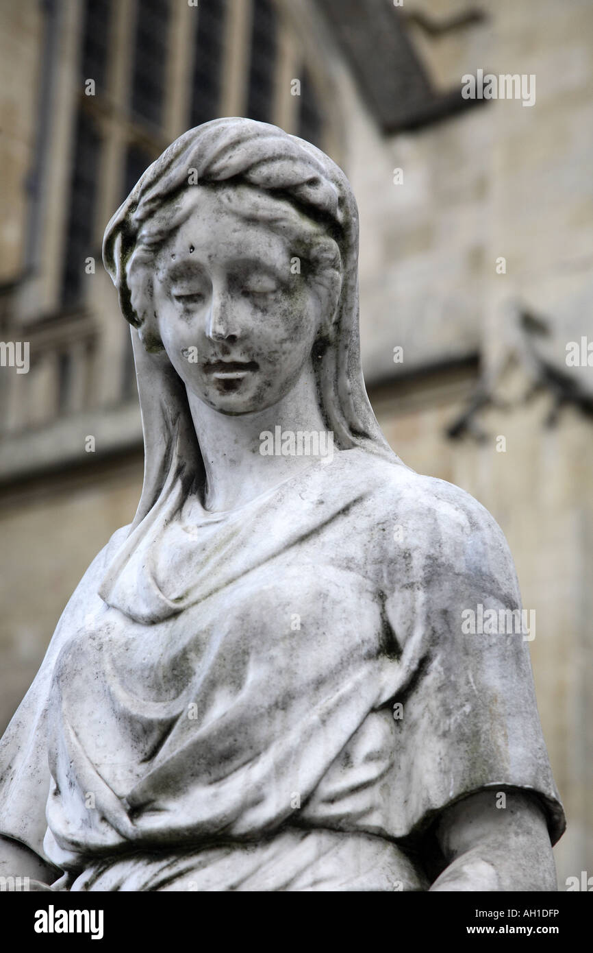 Statue outside Bath Abbey, Bath, England, UK Stock Photo - Alamy