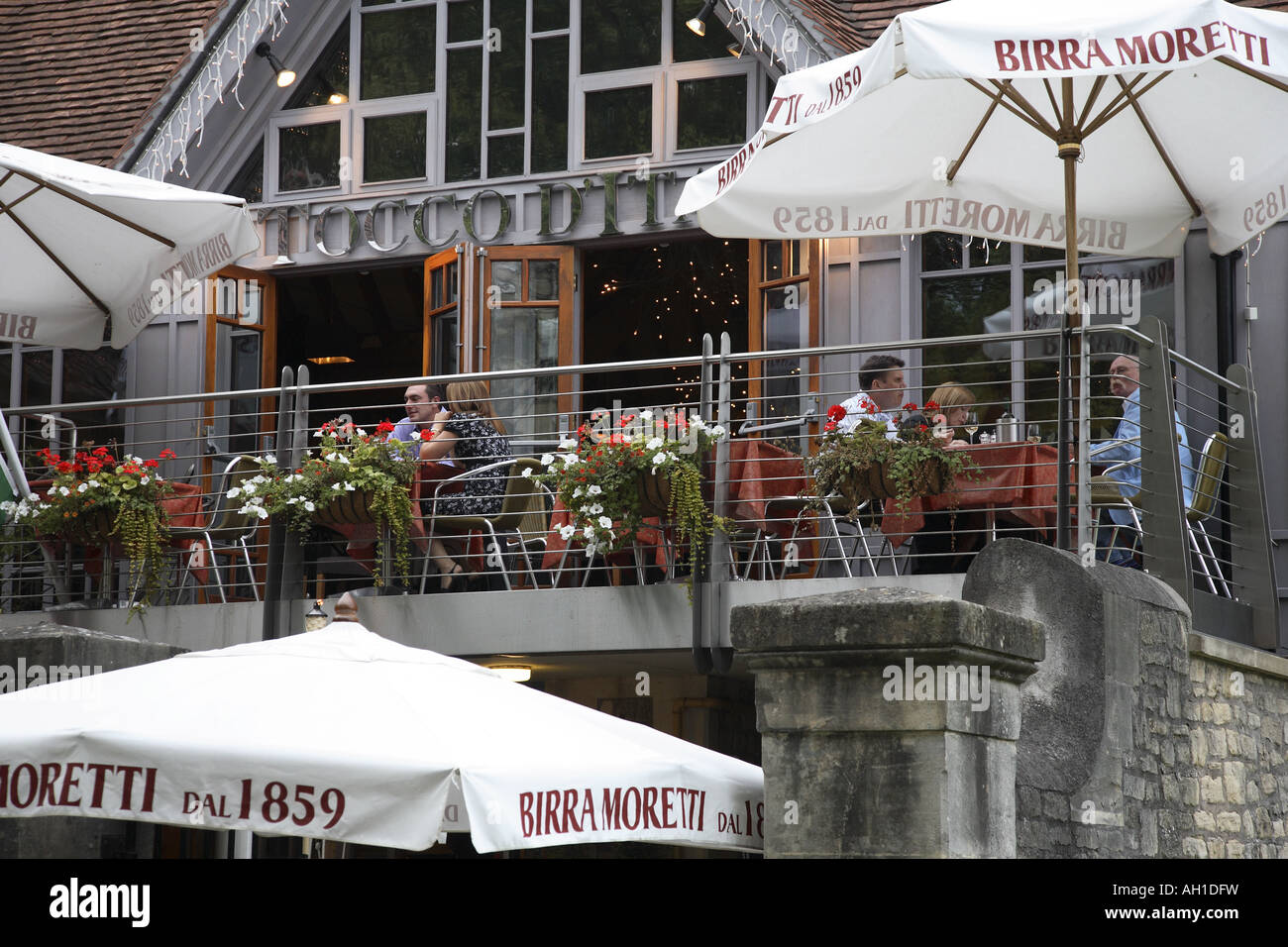 Restaurant near Pulteney Bridge, Bath, England, UK Stock Photo - Alamy