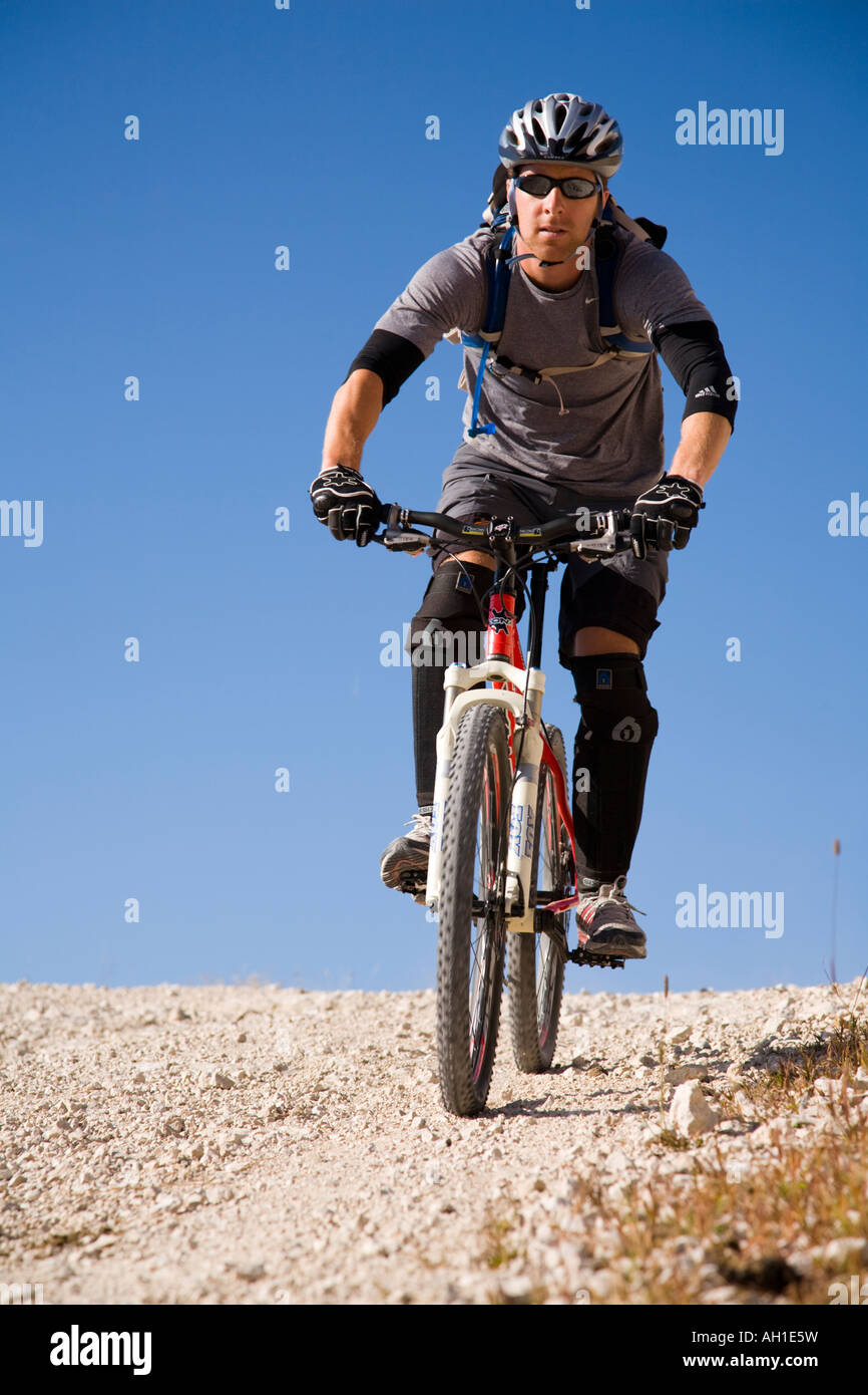 Fast descent road bike hi-res stock photography and images - Alamy