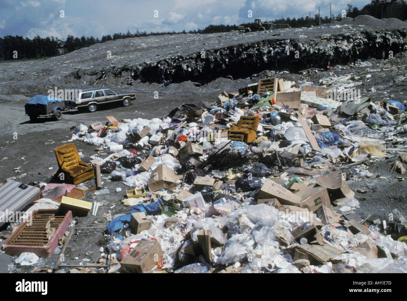 Open landfill hi-res stock photography and images - Alamy