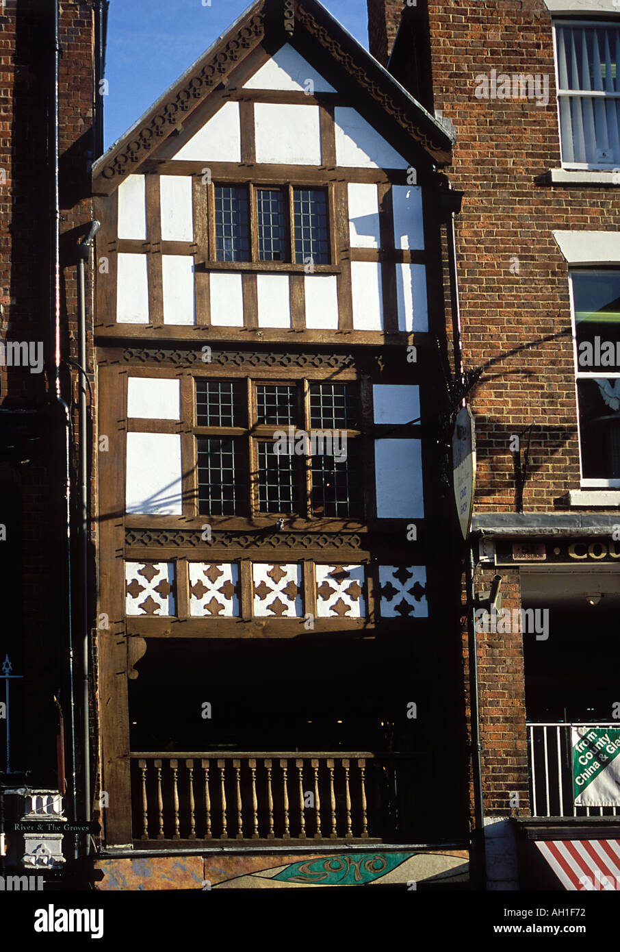Timber framed Tudor style building on the Rows Chester Stock Photo - Alamy
