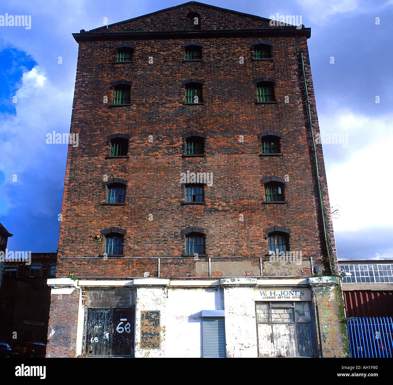 Derelict warehouse along Liverpool Docks Unusual iron window heads and ...