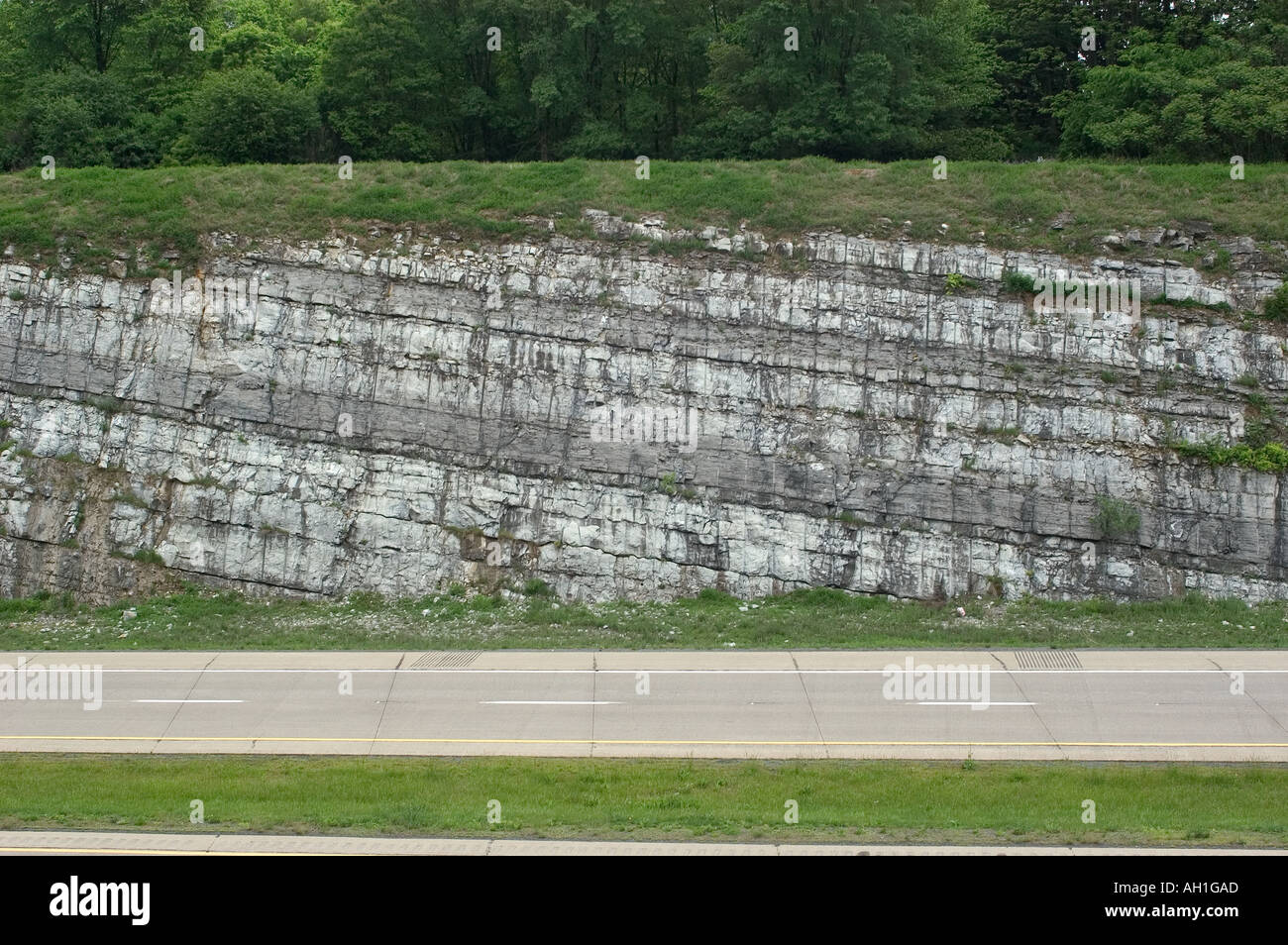 Road cut pennsylvania hi-res stock photography and images - Alamy