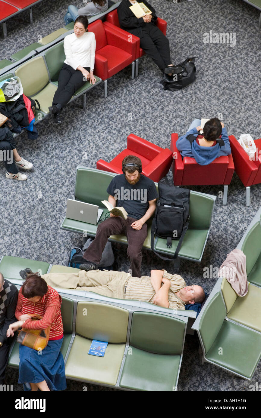 Tourists sleep airports hi-res stock photography and images - Alamy
