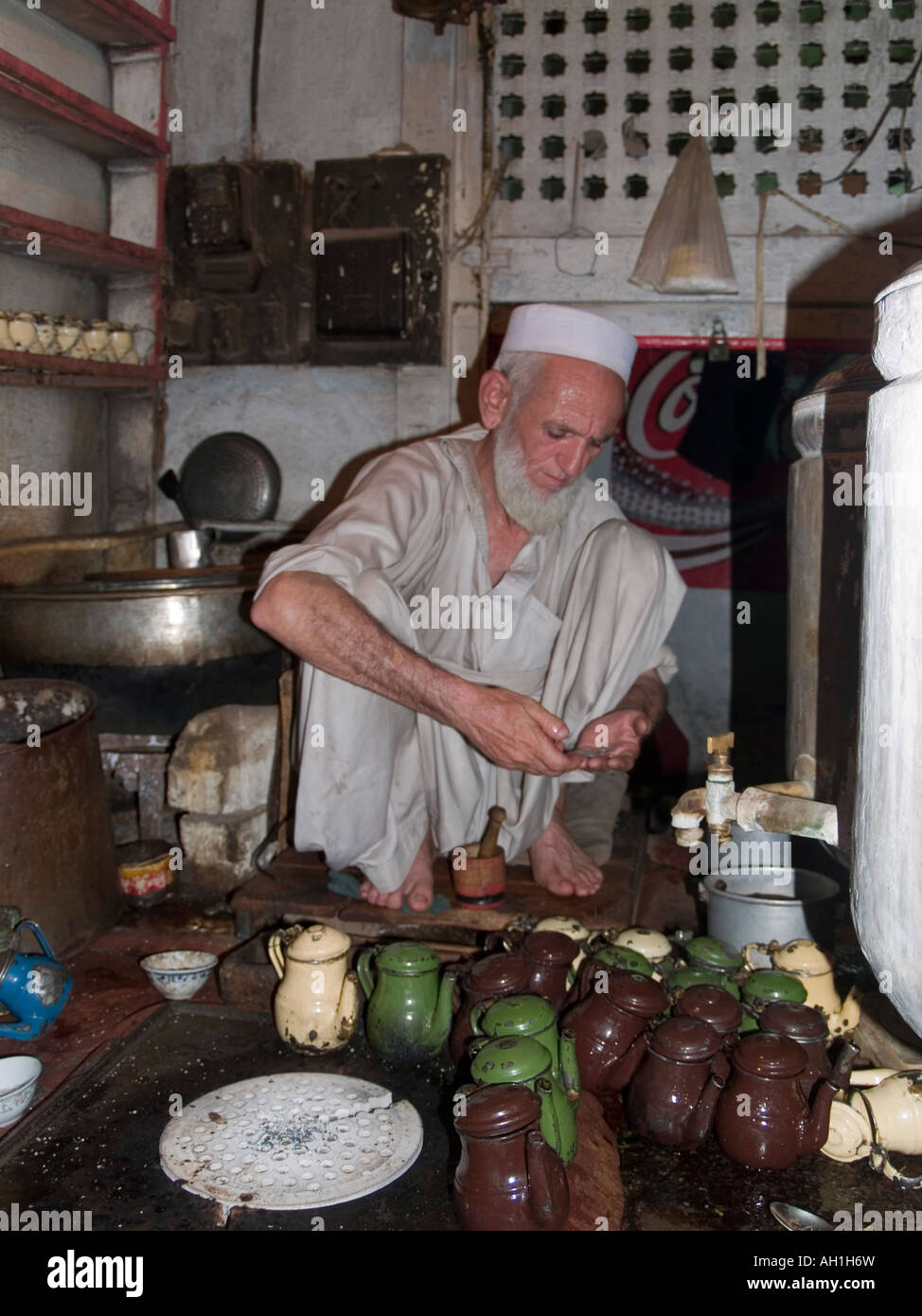 Afghan tea being prepared in Peshawar Pakistan Stock Photo - Alamy