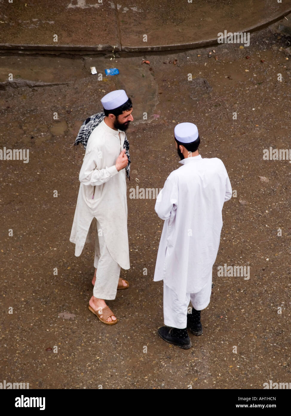 2 Pakistani men chatting after mosque Peshawar Pakistan Stock Photo - Alamy