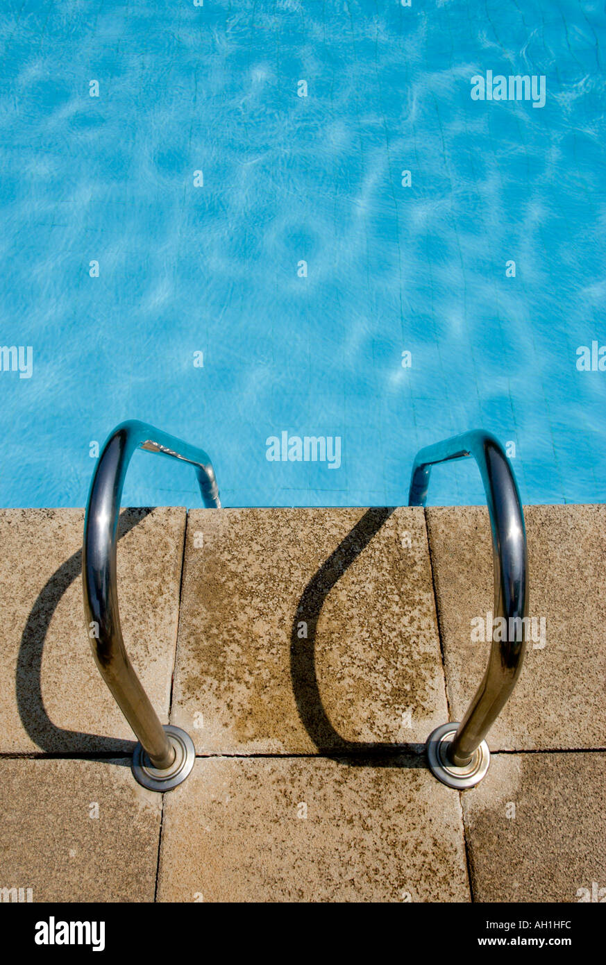 Steps down into a swimming pool Stock Photo - Alamy
