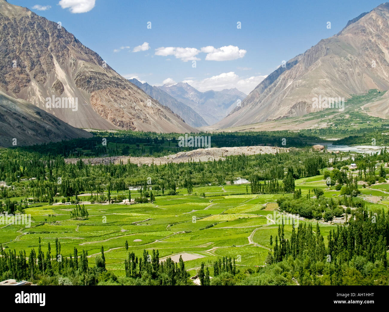 Villages in pakistan hi-res stock photography and images - Alamy