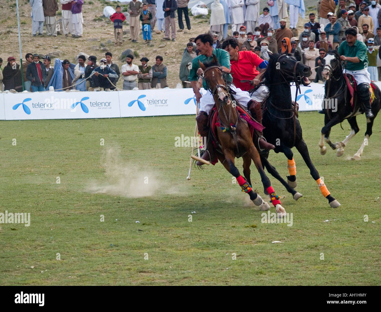 Polo players in action hi-res stock photography and images - Alamy