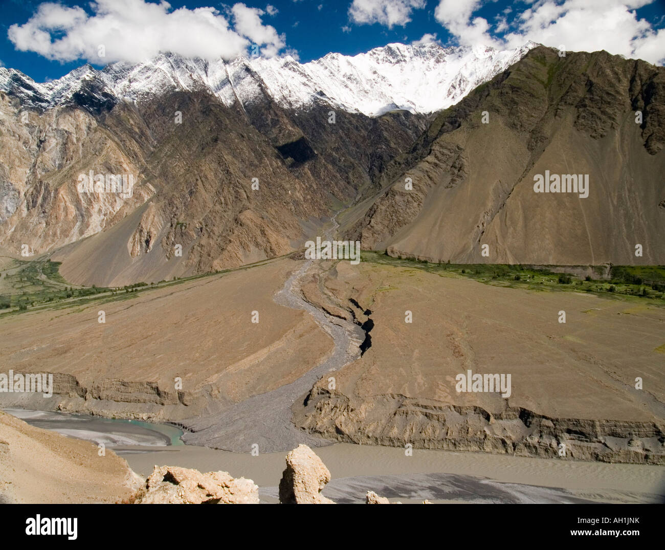 dramatic mountain scenery in the Karakoram mountains of Pakistan Stock ...