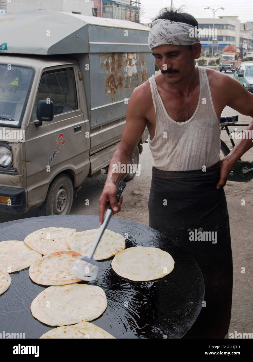 Chapati maker hi-res stock photography and images - Alamy
