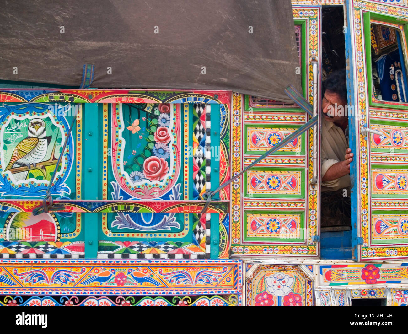 Beautiful trucks in pakistan hi-res stock photography and images - Alamy