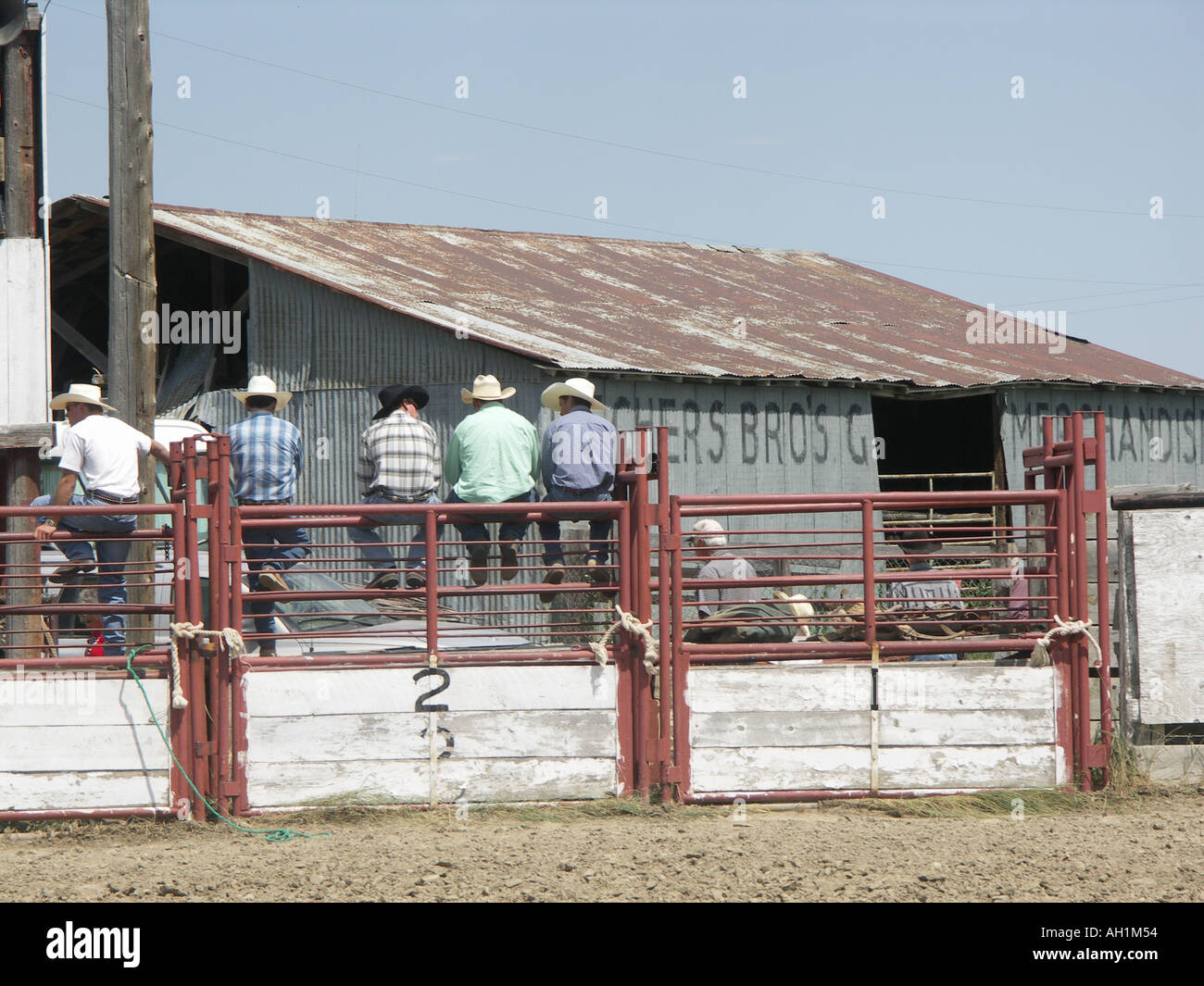Cowboys sitting on fence hi-res stock photography and images - Alamy