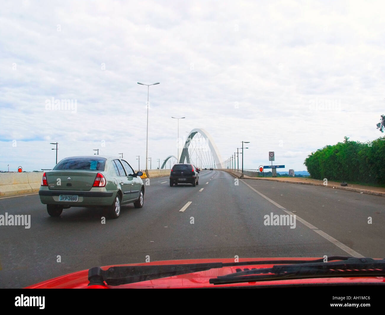 Cars going Over Juscelino Kubitschek Bridge Stock Photo - Alamy