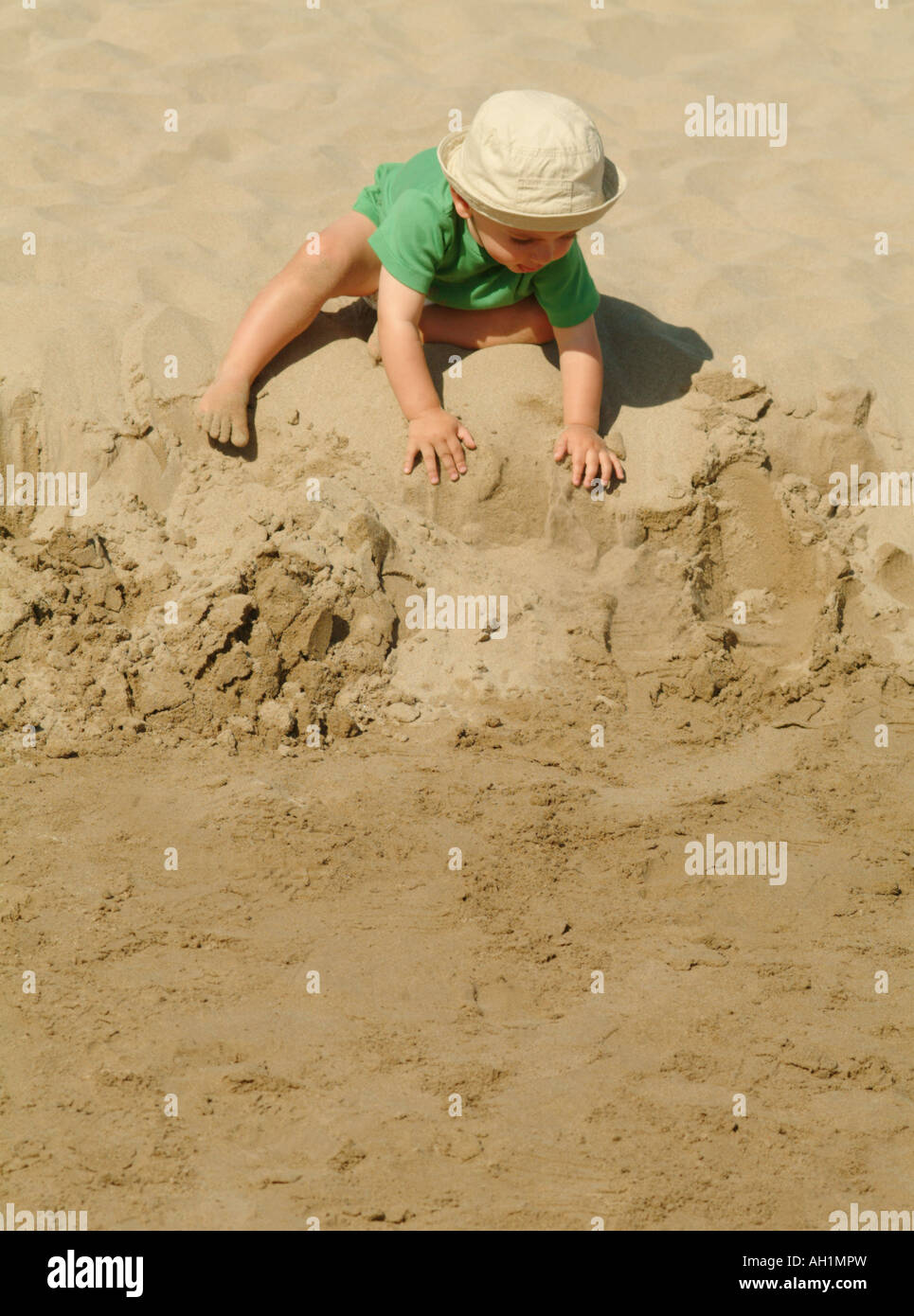 Baby hat falling hi-res stock photography and images - Alamy