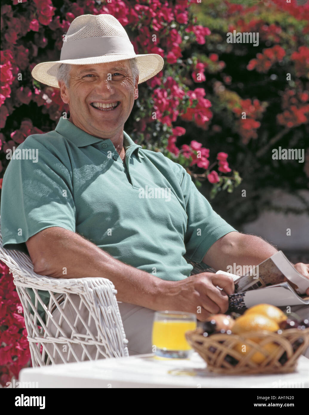 Sunning seniors hi-res stock photography and images - Alamy