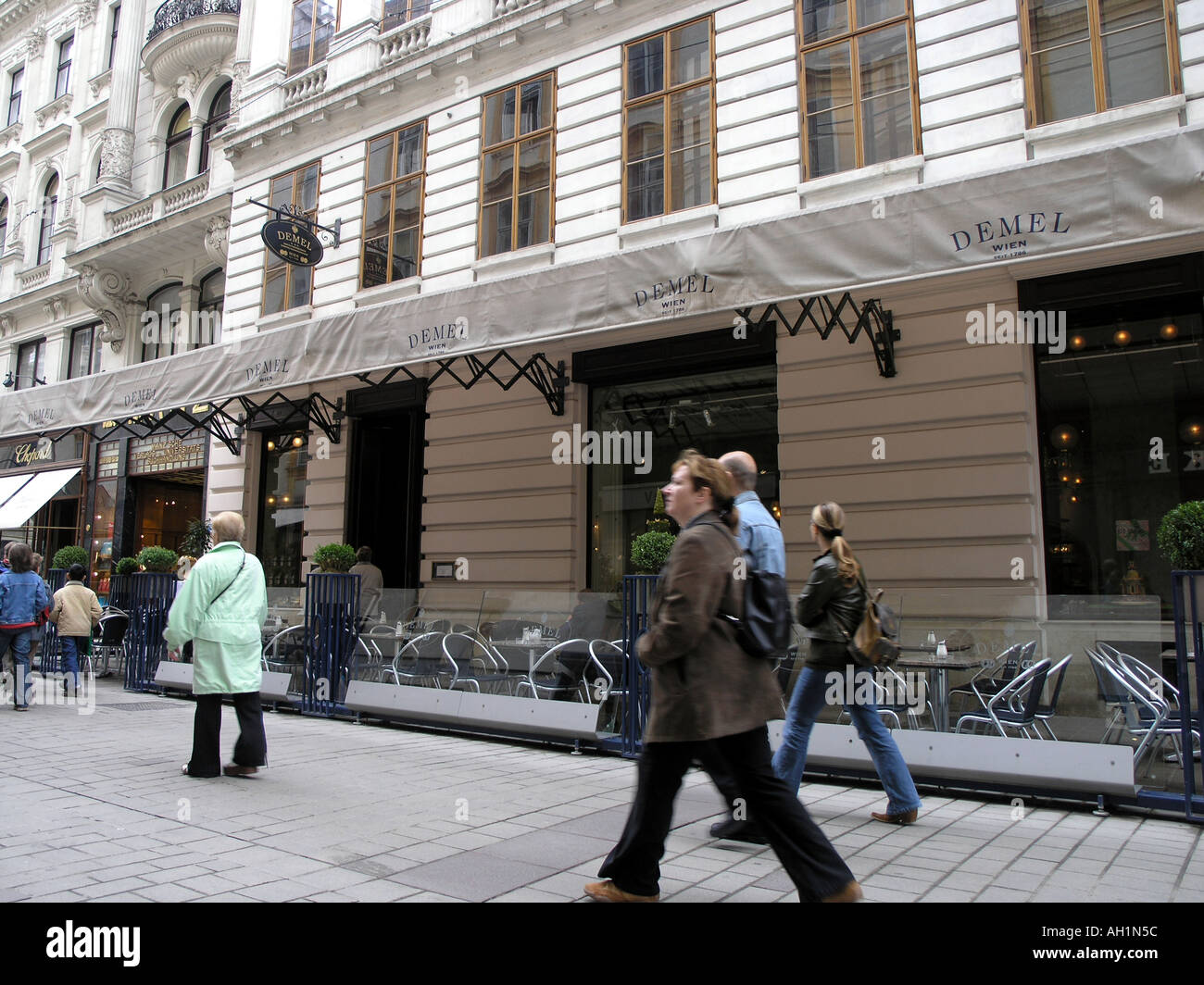 Demel cake shop vienna austria hi-res stock photography and images - Alamy